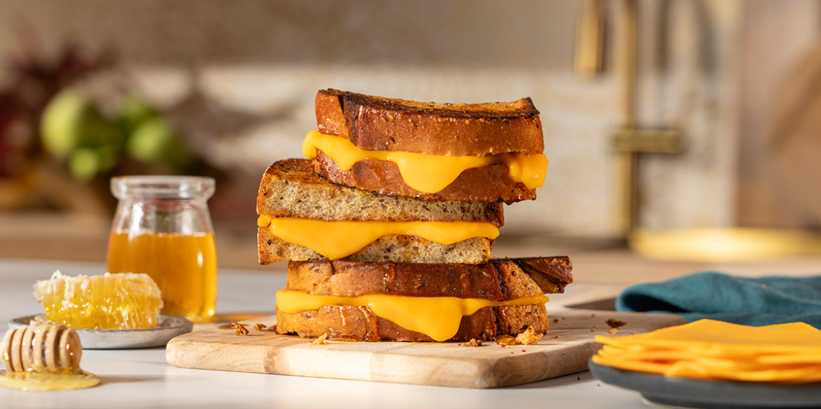 Hot Honey Grilled Cheese Recipe | Sargento